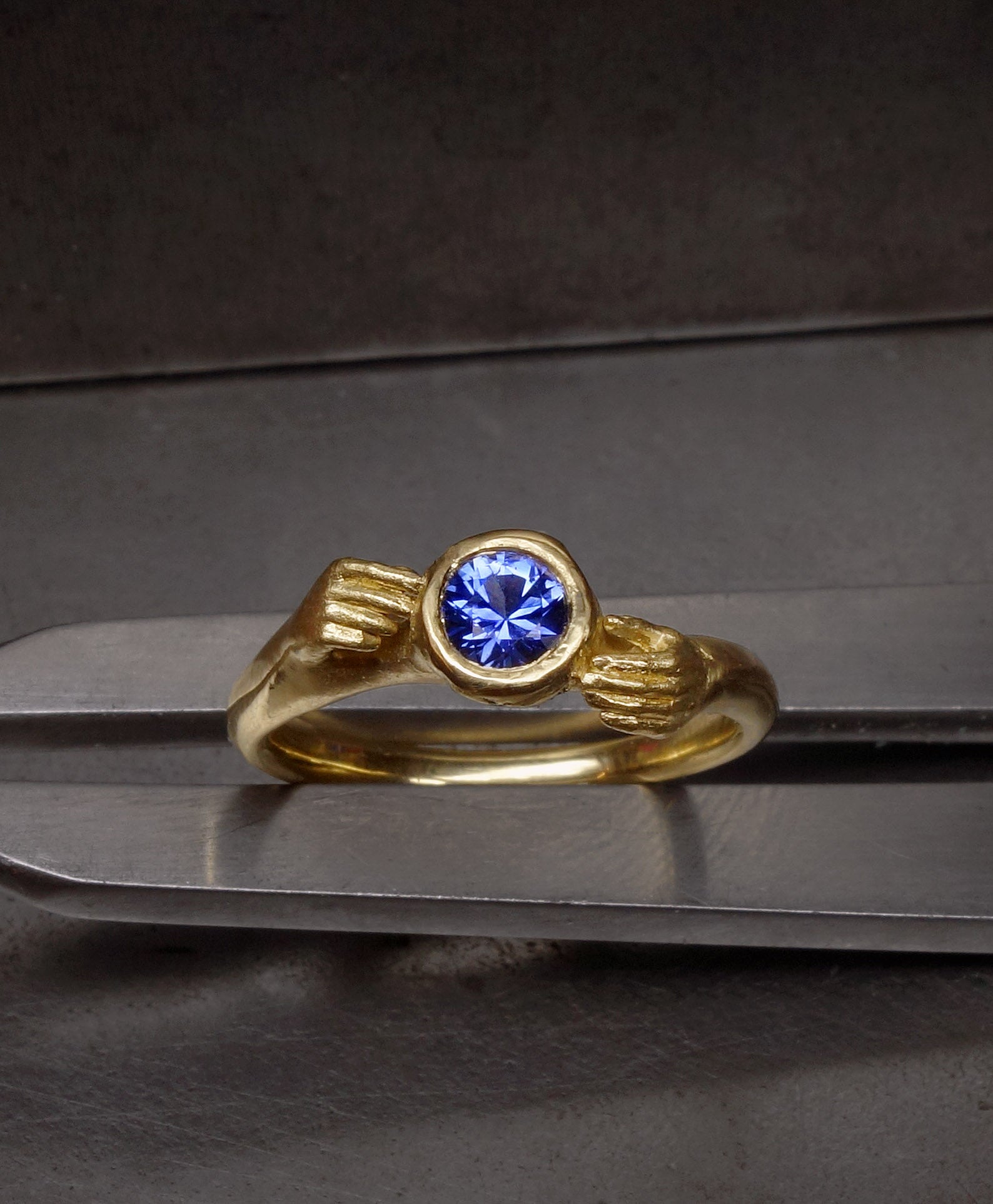Fraser Hamilton Jewellery | 'Mizu' sapphire engagement ring